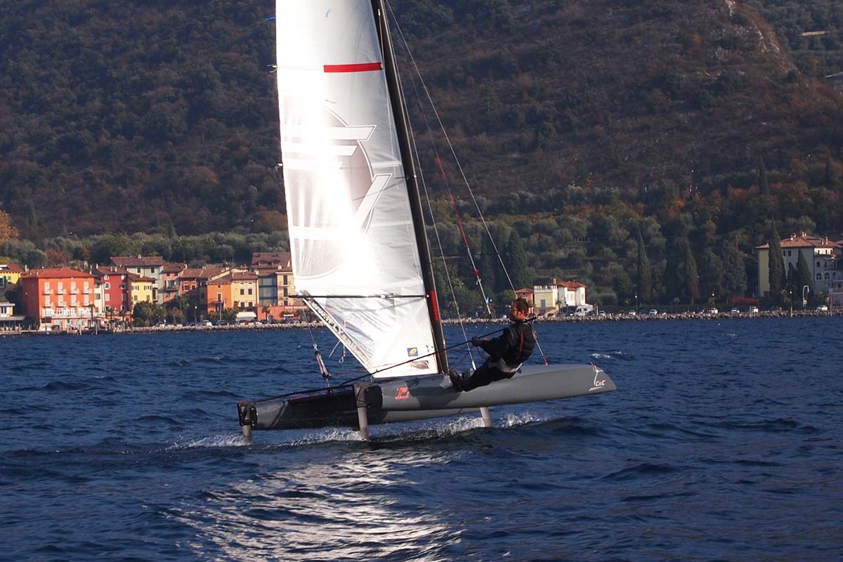 iFLY15 | high performance sailing - foiling catamaran